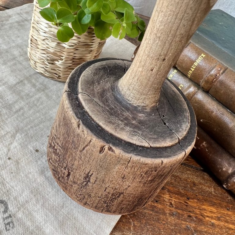 Pilon en bois brut - Ma valise en carton