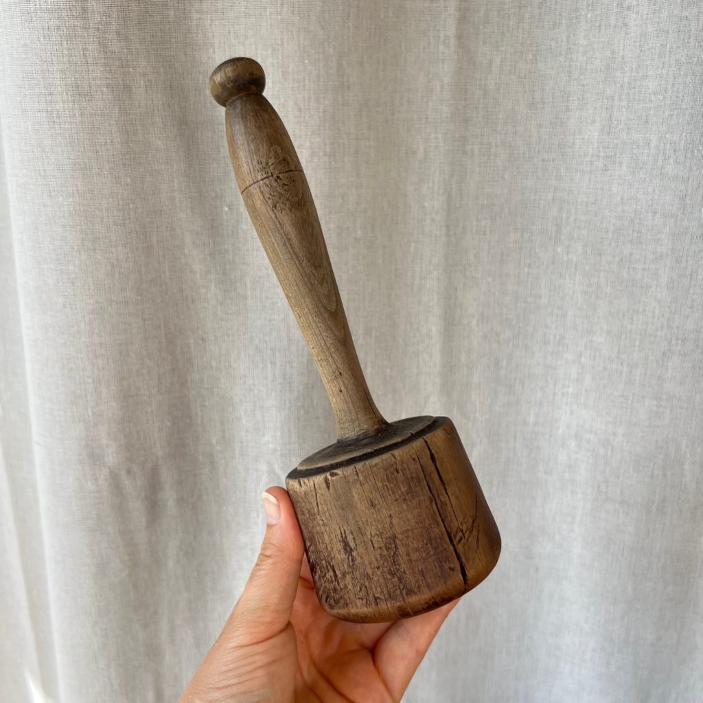 Pilon en bois brut - Ma valise en carton