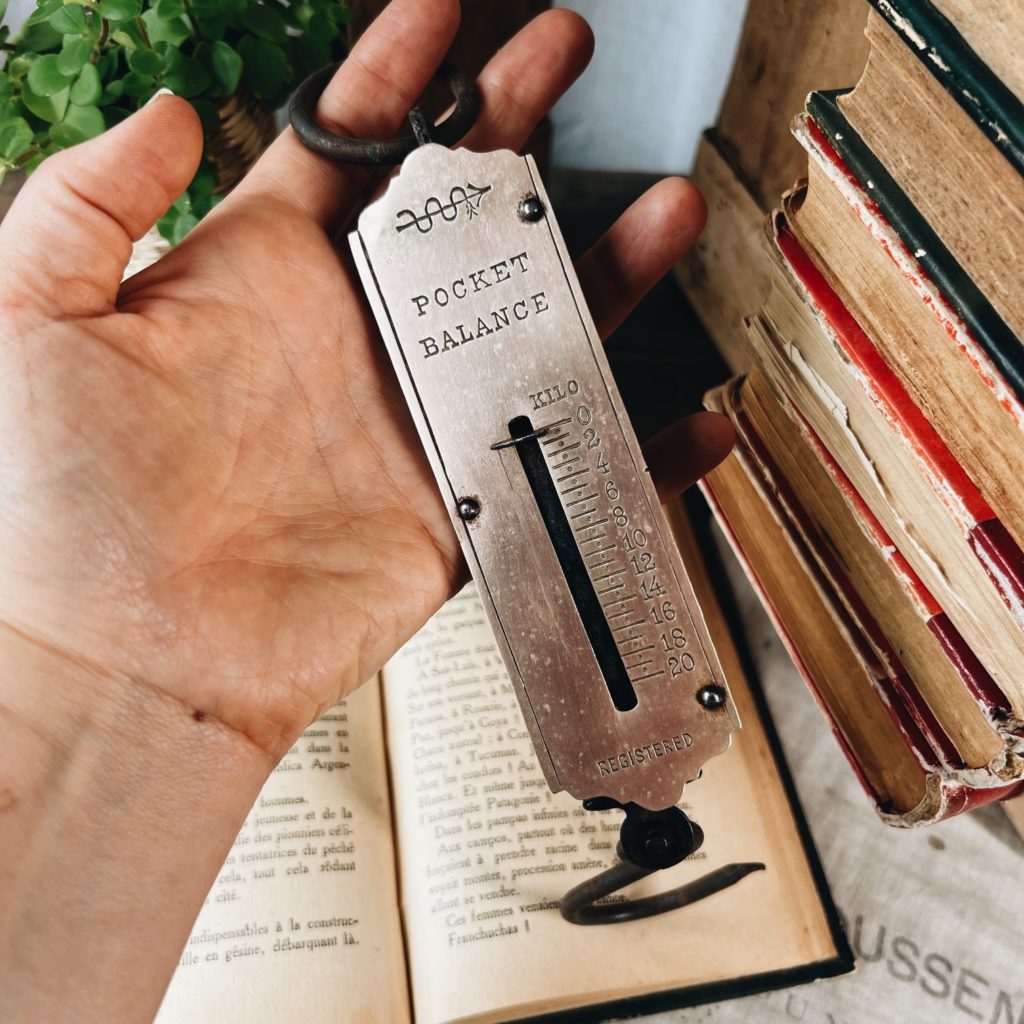 Grand peson en laiton anglais 20 kg - Ma valise en carton