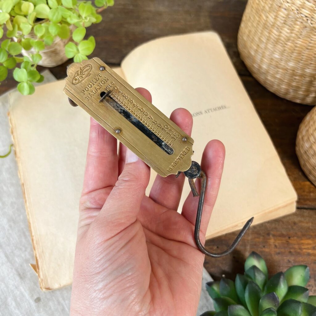 Peson anglais en laiton - Ma valise en carton